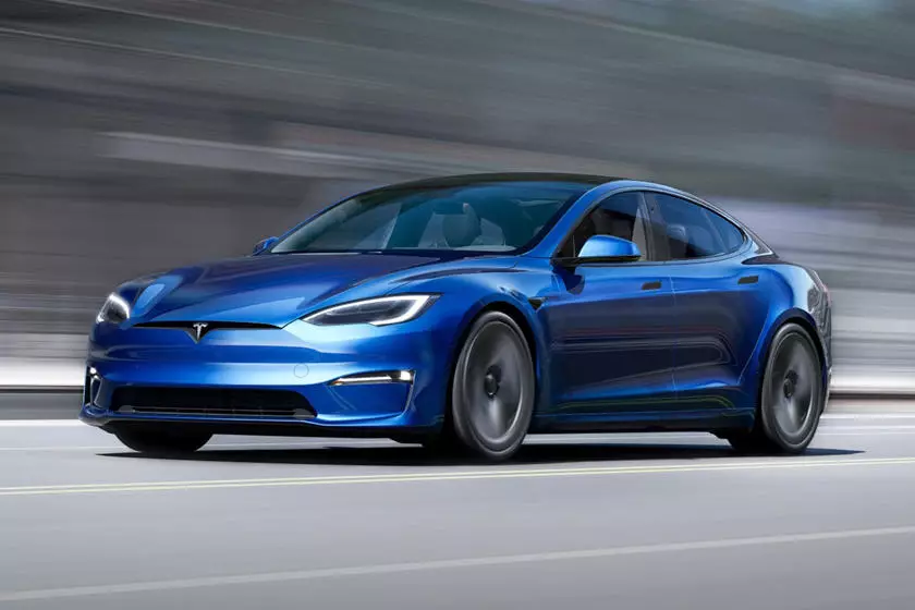 ປີ 2021 Tesla Model S Plaid Driving Front Angle