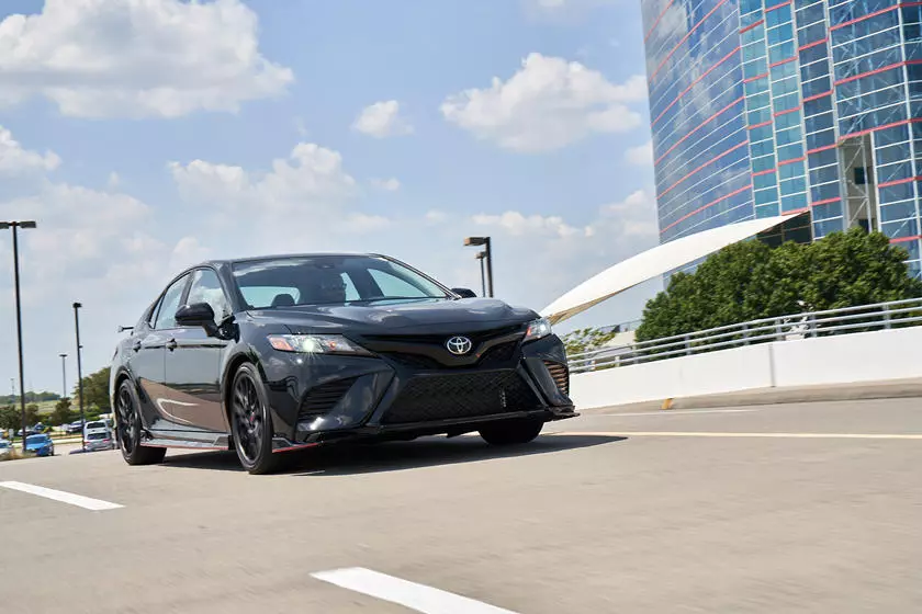 2020 оны Toyota Camry TRD анхны жолоодлогын тойм: Таны спортлог Камри ирлээ 33021_22