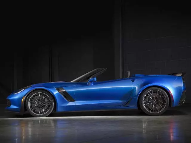 Παρουσιάστηκε η Corvette Z06 Convertible πριν από το ντεμπούτο στη Νέα Υόρκη 33039_6