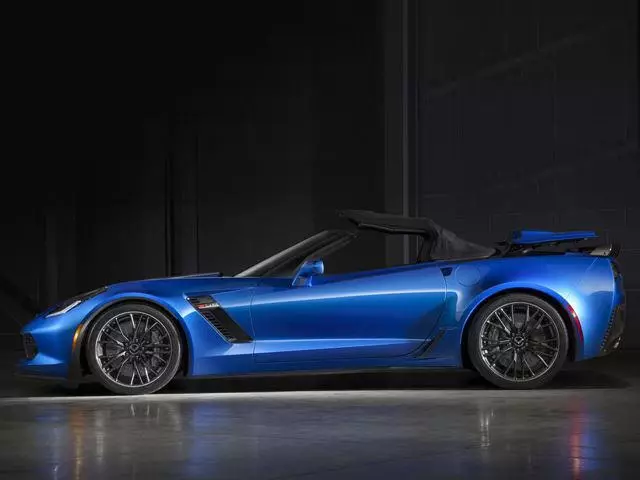 Corvette Z06 Convertible New York'taki İlk Çıkışından Önce Tanıtıldı 33039_8