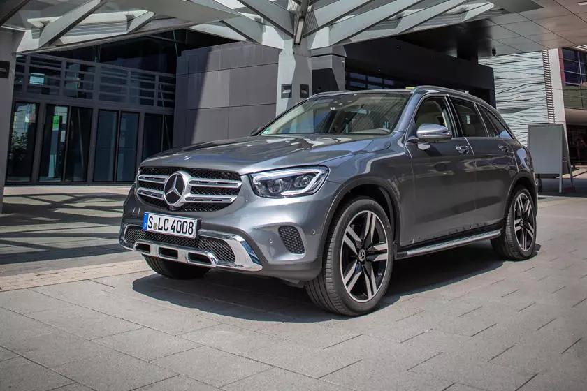 Vista angolare anteriore Mercedes-Benz Classe GLC 2020