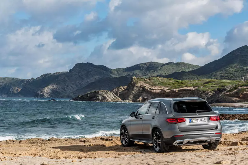 2020 Mercedes-Benz GLC-Makalasi Kumbuyo Angle View