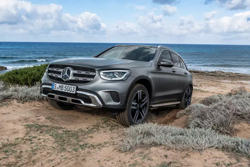 Vista angolare anteriore Mercedes-Benz Classe GLC 2020