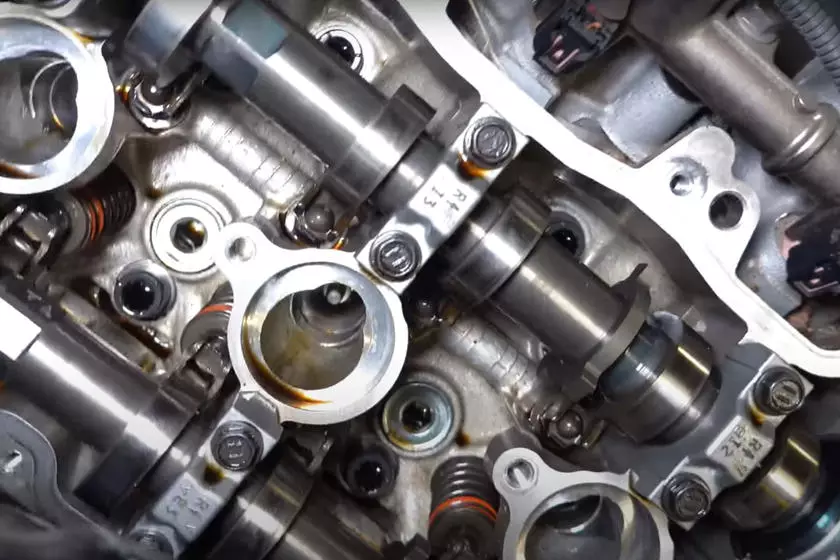 Какво направиха 220 000 мили с този двигател на Lexus V8? 33191_5