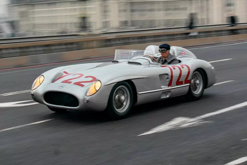 មើលរថយន្ត Mercedes 300 SLR របស់ Sir Stirling Moss បើកការផ្ទុះចុងក្រោយពេញទីក្រុងឡុងដ៍ 33222_13