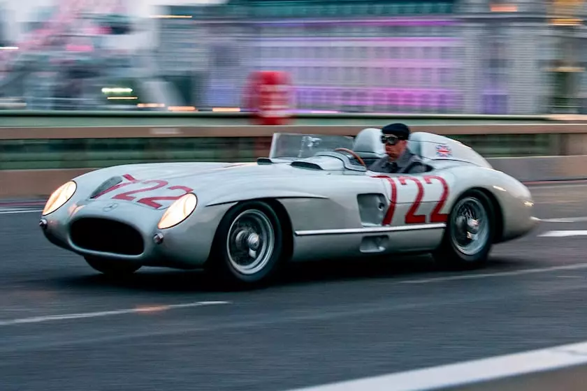 មើលរថយន្ត Mercedes 300 SLR របស់ Sir Stirling Moss បើកការផ្ទុះចុងក្រោយពេញទីក្រុងឡុងដ៍ 33222_8