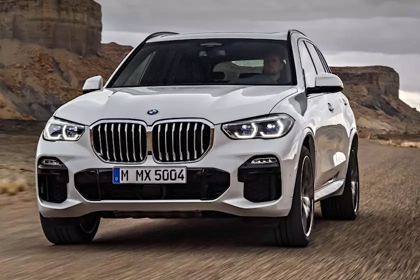 2019-2022 BMW X5 ଫ୍ରଣ୍ଟ୍ ଭ୍ୟୁ ଡ୍ରାଇଭିଂ |