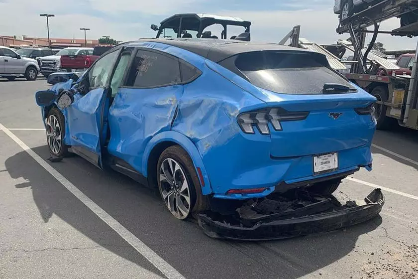 Este es el primer Ford Mustang Mach E destrozado del mundo 33352_3