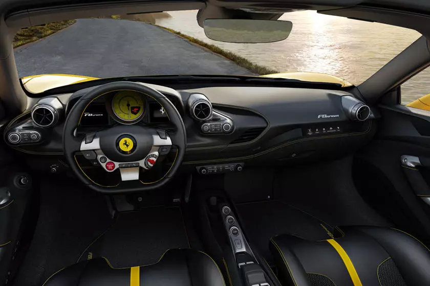 To je popolnoma novi Ferrari F8 Spider 33399_8