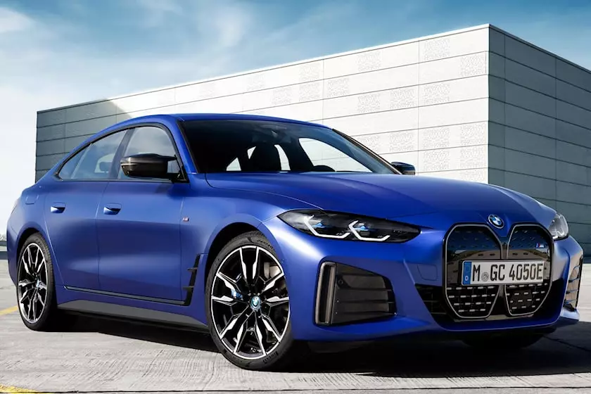 2022 BMW i4 ඉදිරිපස කෝණ දර්ශනය