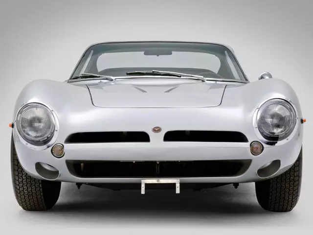 Isibonelo Esingavamile sango-1965 i-Bizzarrini 5300 GT Strada ezothengiswa endalini 33407_1