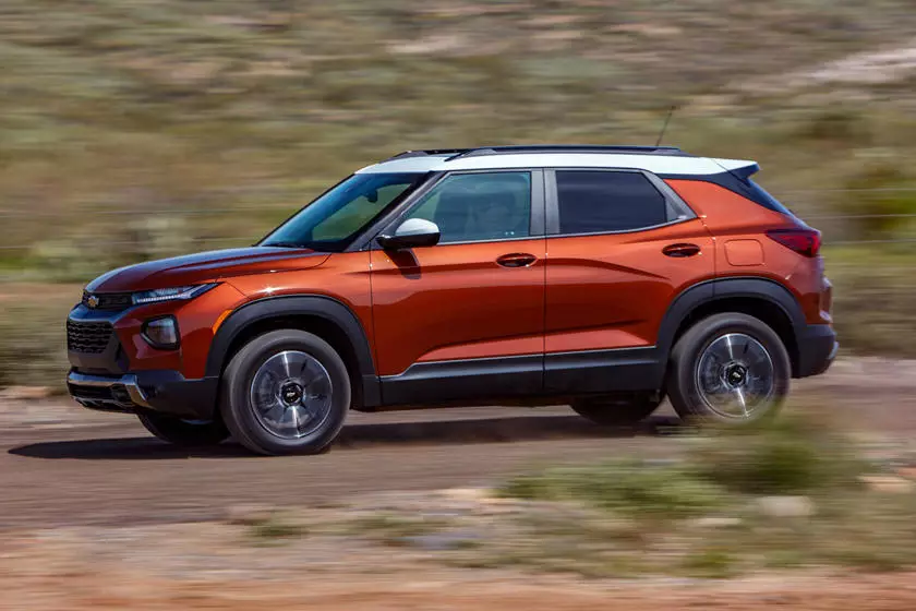 2021 Chevrolet TrailBlazer Side Angle Driving