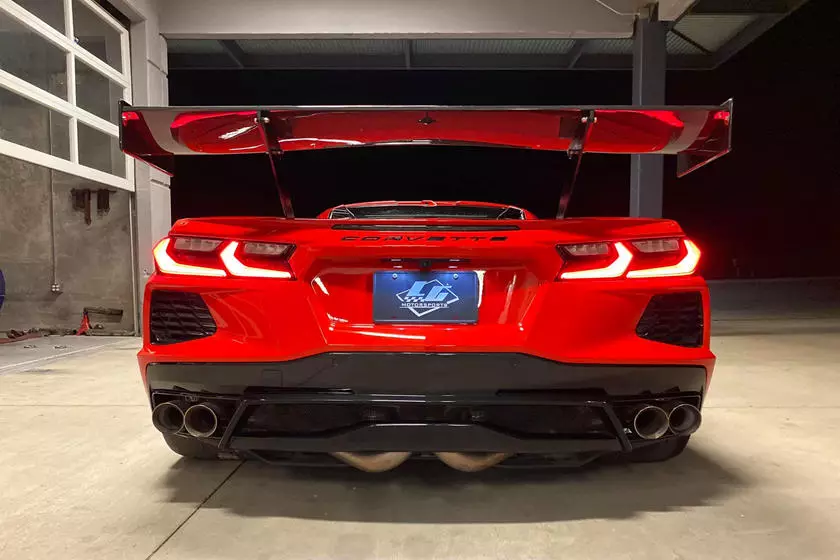 Chevrolet Corvette C8 försöker på en massiv bakvinge 33479_4