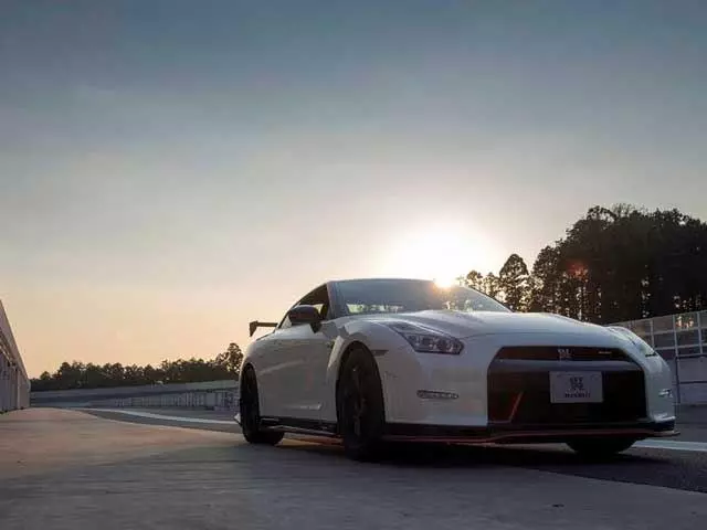 Nismo e Tlisa Nissan GT-R Le Mans Racer ho ea Chicago hammoho le Mystery Concept 33493_4