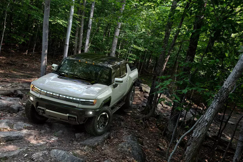 2022 GMC Hummer přední úhel pohledu