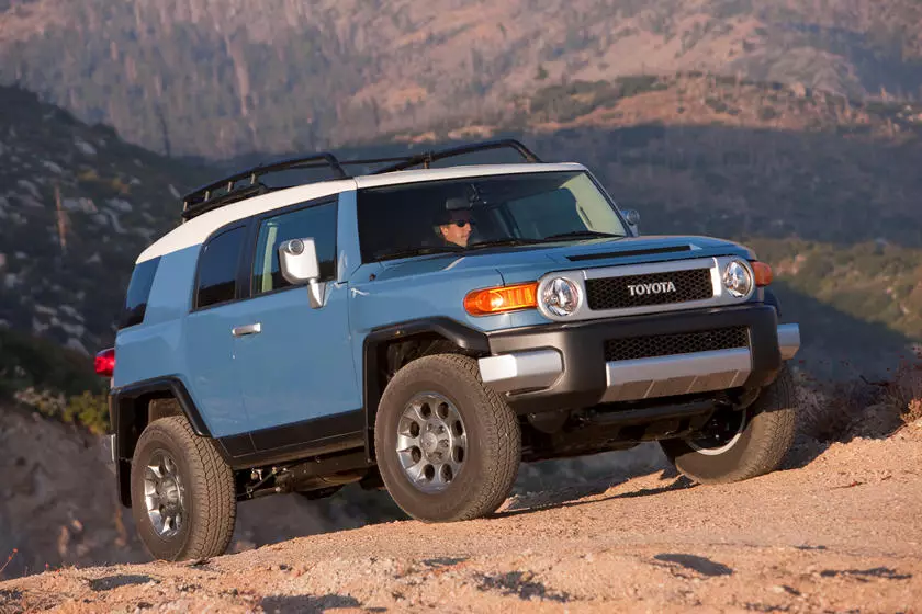 2014 Toyota FJ Cruiser преден аголен поглед