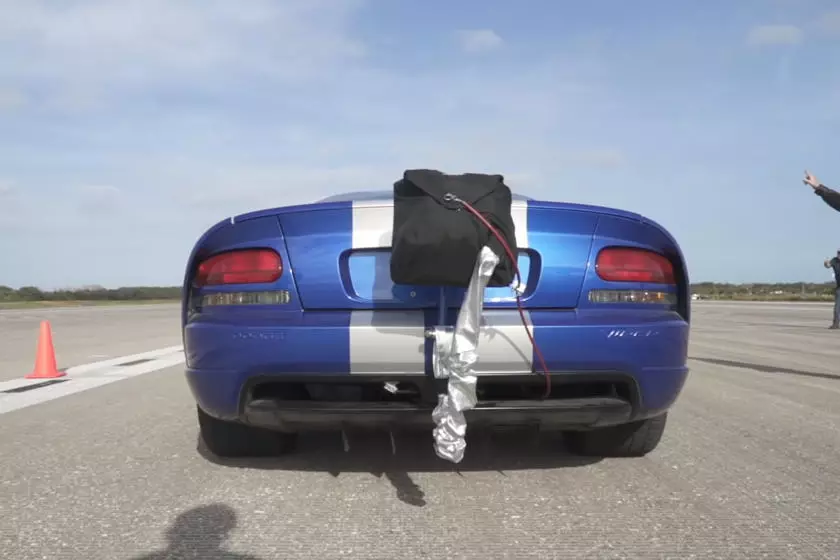 Li Dinyayê Herî Leztirîn Dodge Viper Hit Zêdetirî 250 MPH temaşe bikin 33718_6