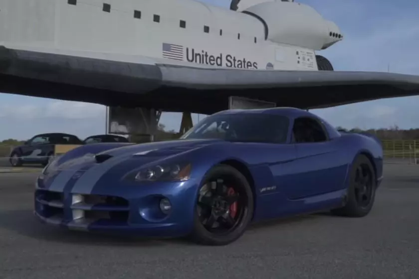 Saib Lub Ntiaj Teb Tus Ceev Tshaj Dodge Viper Ntaus Tshaj 250 MPH 33718_7