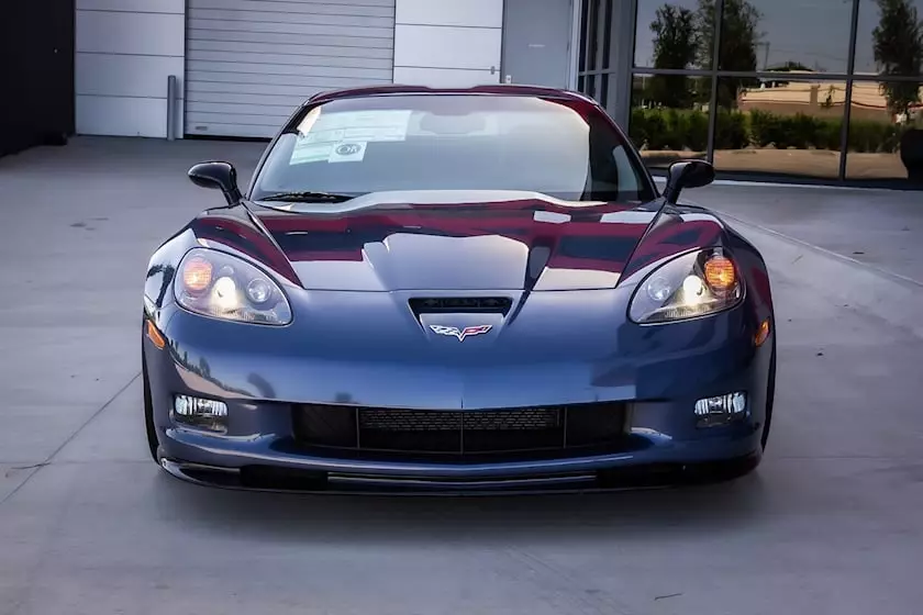 Nézze meg, hogy ez a Corvette Z06 több mint 240 MPH sebességet ér el egy mérföld alatt 3380_7