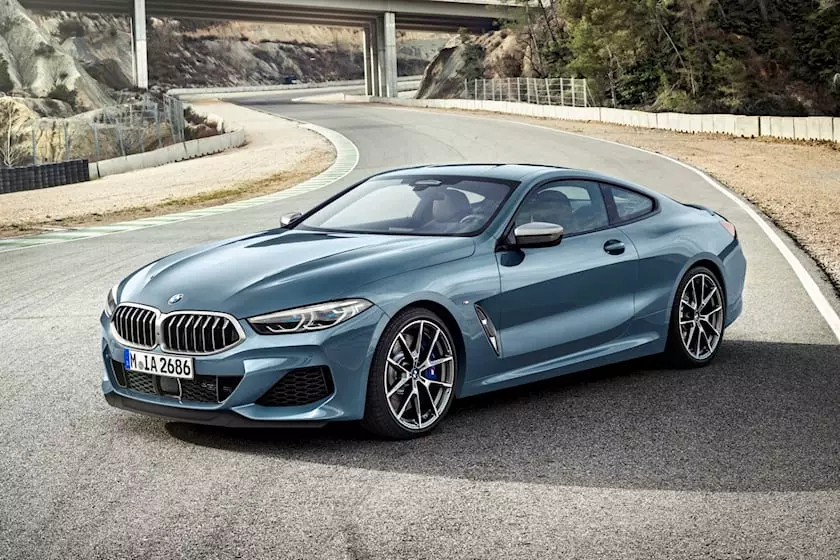 2019-2022 BMW radu 8 Pohľad spredu