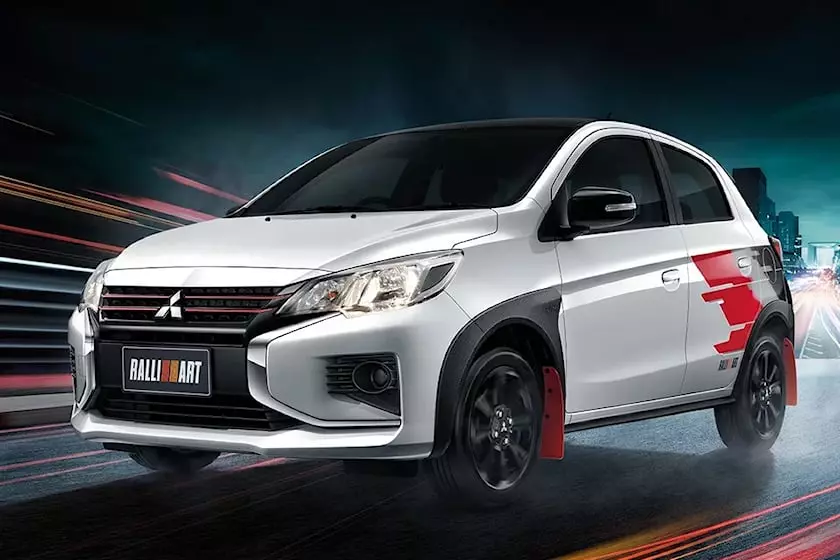 Ralliart Mitsubishi Mirage е градски автомобил кој запира