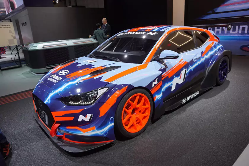 මෙය Hyundai හි නව Electric Racecar වේ 33914_6