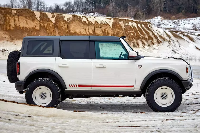 Blerja e këtij Ford Bronco të një lloji do të jetë një bekim i vërtetë 33919_2