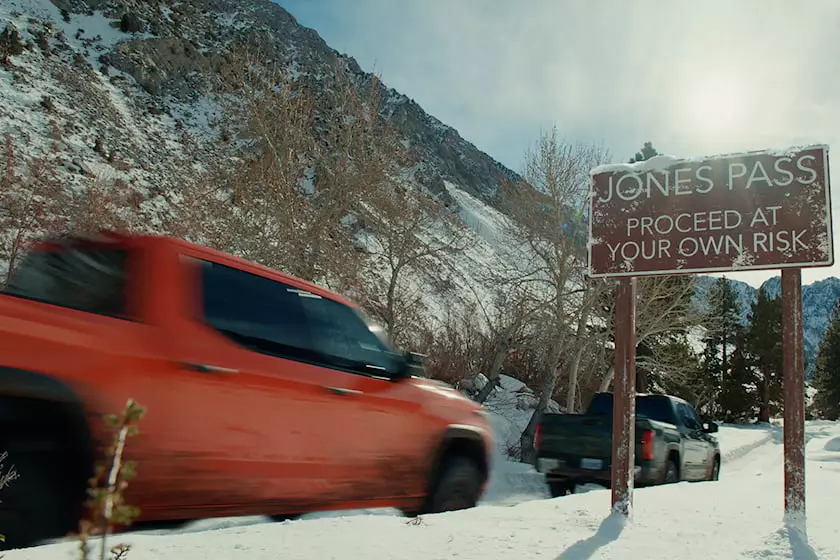 Toyota Tundra spiller i Super Bowl-annonse med kjente Joneses 34069_4