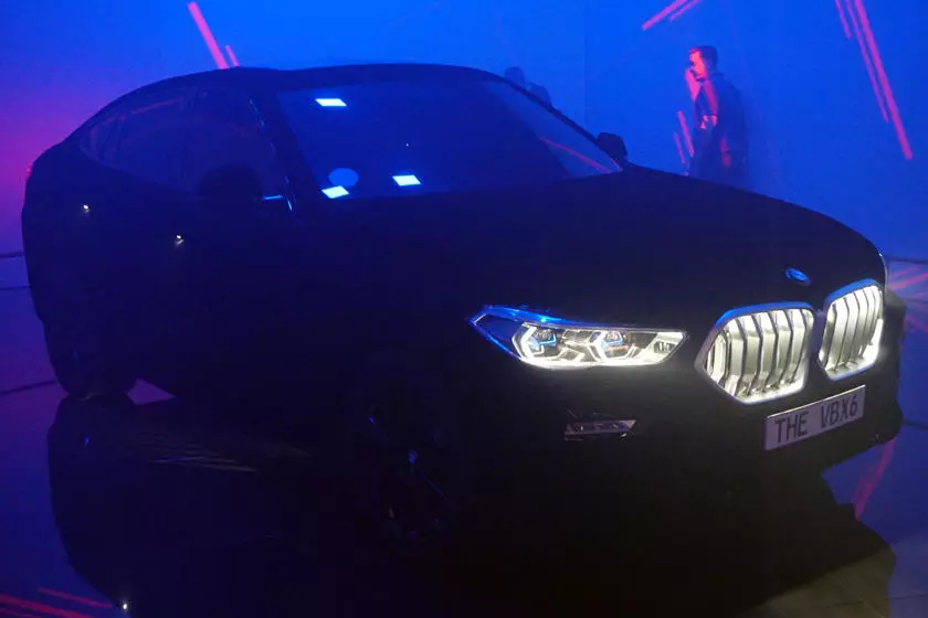 Πιο μαύρη από τη μαύρη BMW X6 ρουφάει το φως από τη Φρανκφούρτη 34081_4