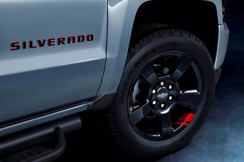 Chevrolet nabízí enormní slevy pro rok 2018 Silverado 34149_10