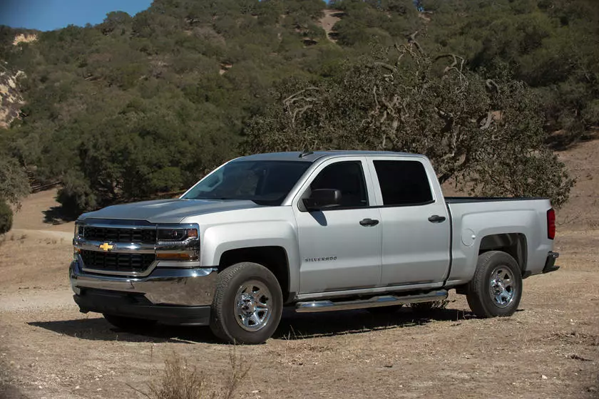 Chevrolet e fana ka litheolelo tse kholo bakeng sa 2018 Silverado 34149_3