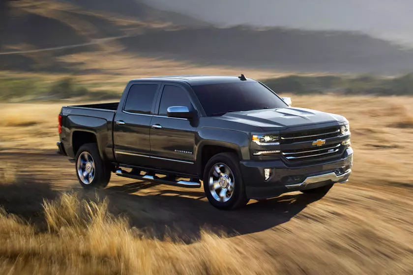 Chevrolet e fana ka litheolelo tse kholo bakeng sa 2018 Silverado 34149_7