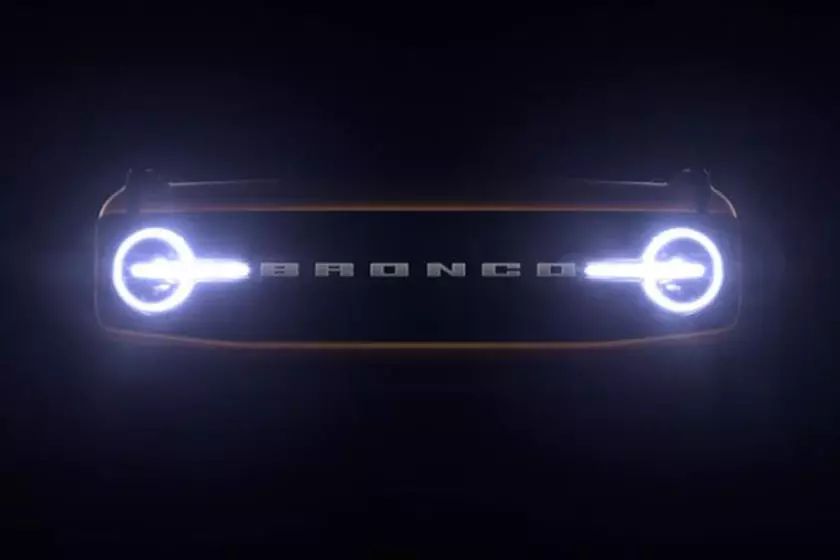 Ford сводит фанатов с ума новым тизером Bronco 34179_2