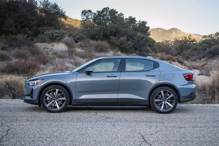 Vue latérale de la Polestar Polestar 2 2021