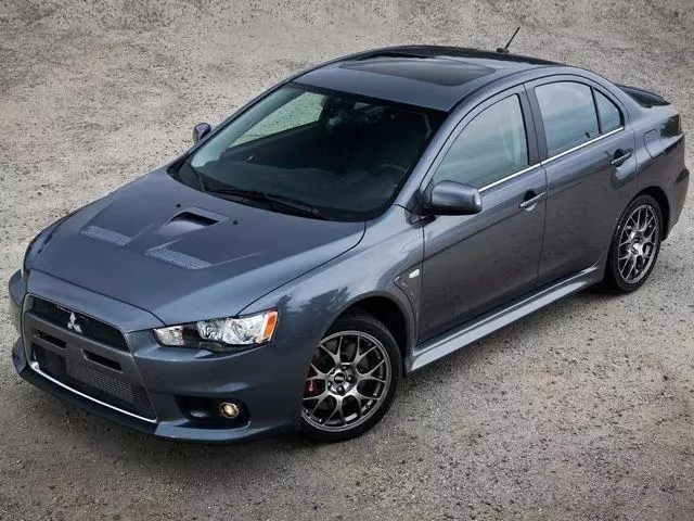 Mitsubishi konečně zažívá zlepšení prodeje v USA navzdory smrti Evo 34278_4