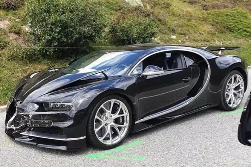 Bugatti Chiron און Porsche 911 ינוואַלווד אין $ 4 מיליאָן קראַך 34341_2