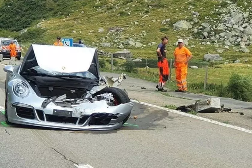 Bugatti Chiron e Porsche 911 coinvolti in un incidente da 4 milioni di dollari 34341_3