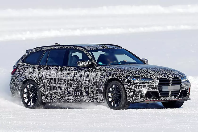 BMW M3 Wagon Spied Sliding In The Snow 34406_1