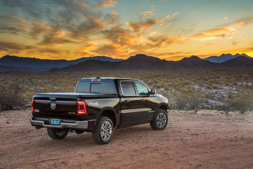 2019-2020 Ram 1500 Zadnji kotni pogled