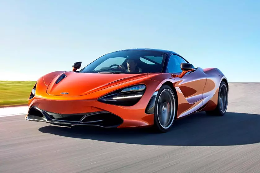 2017-2020 McLaren 720S ફ્રન્ટ વ્યૂ ડ્રાઇવિંગ