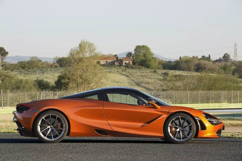 Bočný pohľad na McLaren 720S ročník 2017-2020