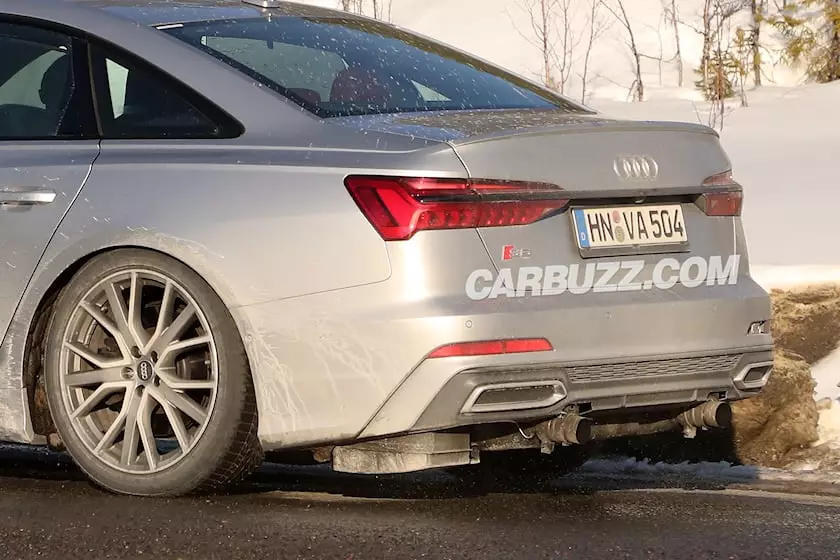 Wat op der Äerd Kachen Audi mat dësem S6 Test Mule? 3449_1