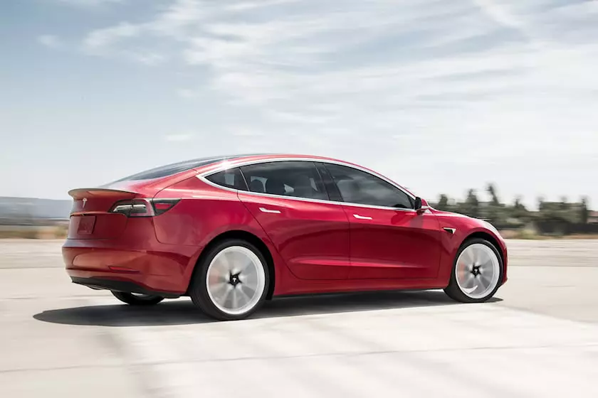 2017-2022 Tesla Model 3 Kørsel fra siden