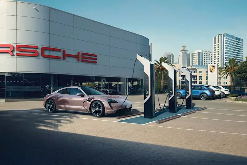 2020-2021 Porsche Taycan 4S Titik Pangisian Daya