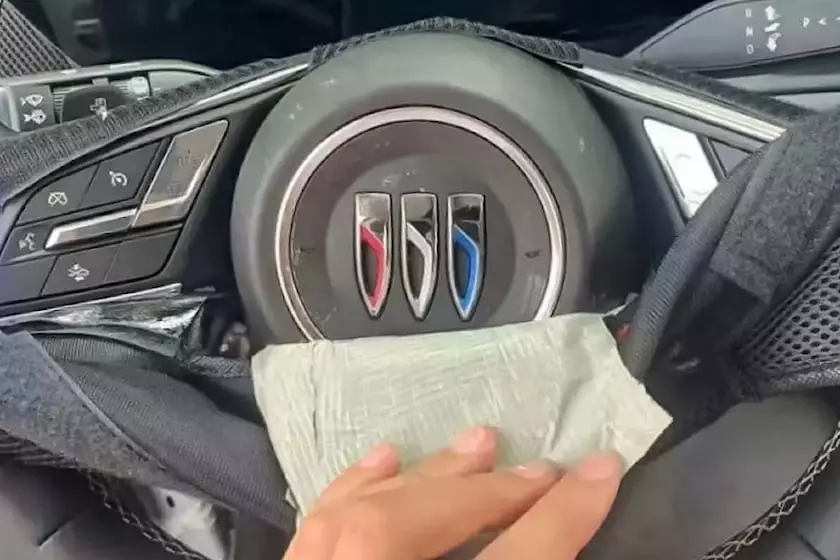 LEAKED: Ang Bag-ong Logo ni Buick Na-spiya sa Usa ka Salakyanan Sa Unang Higayon 3455_2