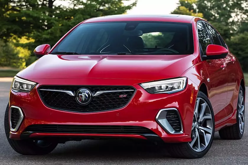 2018-2020 Buick Regal GS алдыңкы үч чейрек сол тараптын көрүнүшү