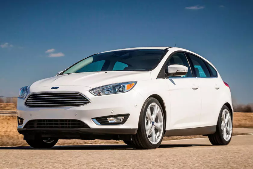 2015-2018 Ford Focus Hatchback Առջևի երեք քառորդ ձախ կողմի տեսք