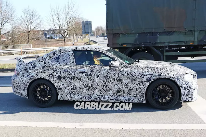 Novo BMW M2 Spied usando peças de desempenho M não parece ótimo 3462_2
