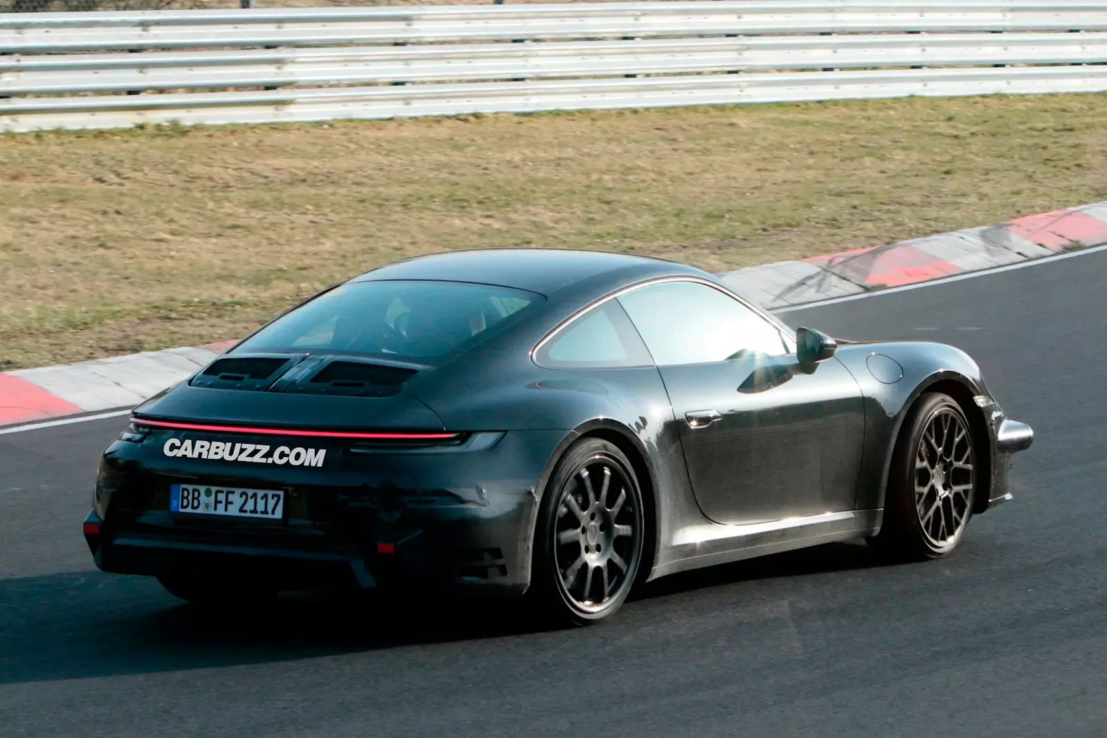 O Porsche 911 Hybrid espiado afronta o Nurburgring