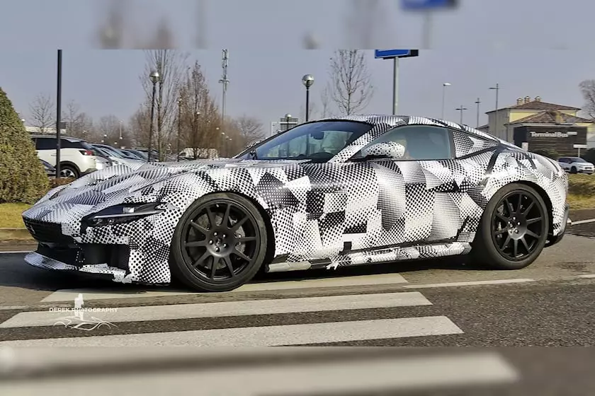 SPIED: Ferrari prova la Roma con un motore V12 3466_2